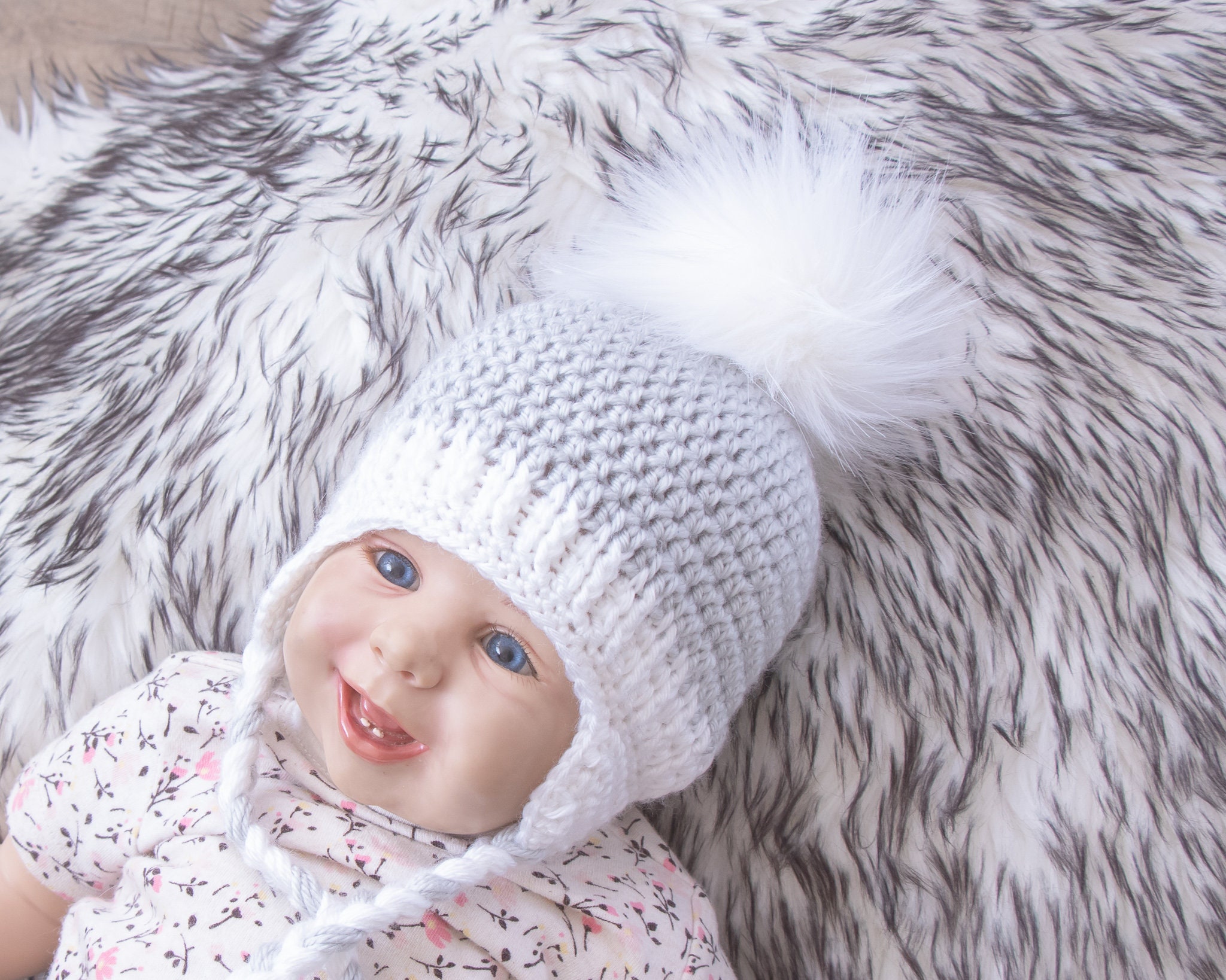 Gender neutral crochet hat and booties set Fur pom pom hat | Etsy