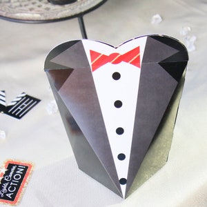 Red Carpet Hollywood - Movie Night Party Favors - Gift Heart Shaped ...
