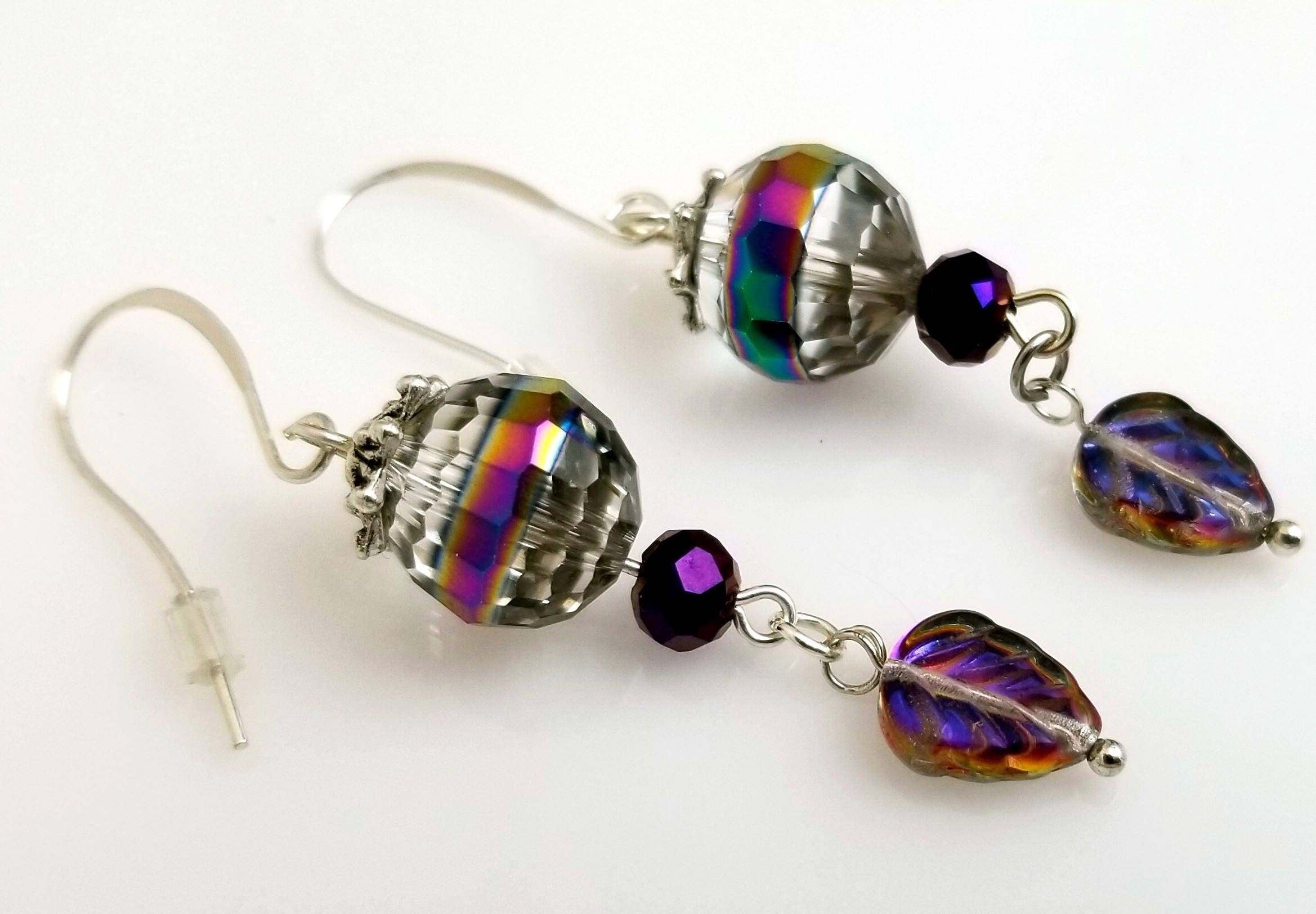 Elegantes pendientes metálicos Rainbow Leaf con focal facetado redondo ...