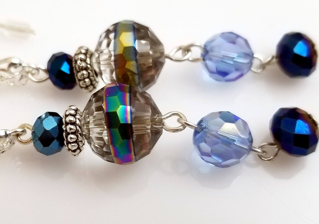 Tonos de azules y morados, elegantes pendientes metálicos con cristal ...