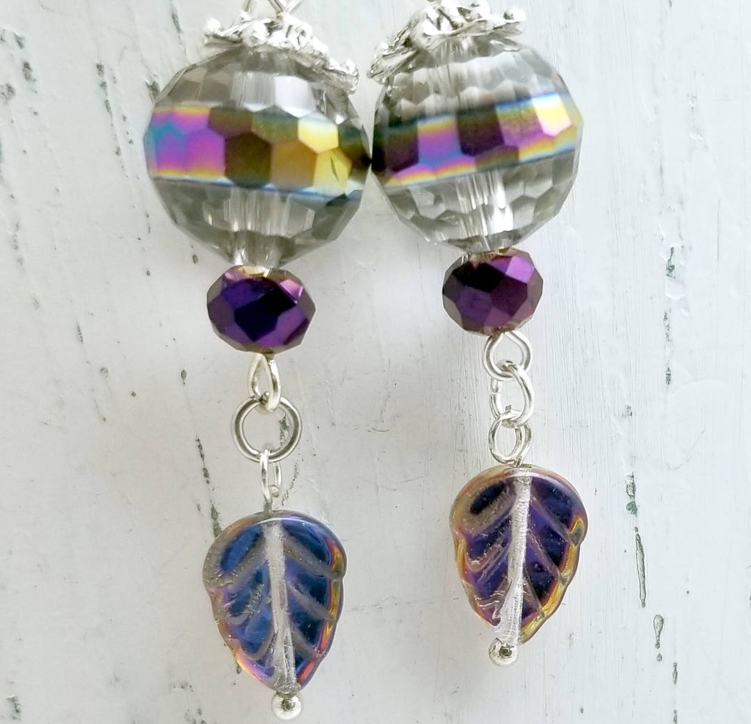 Elegantes pendientes metálicos Rainbow Leaf con focal facetado redondo ...
