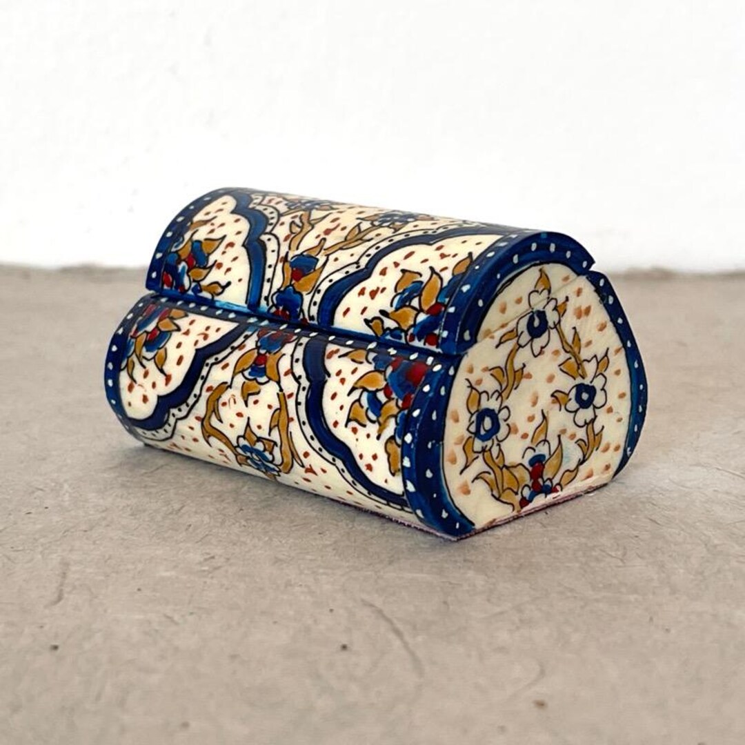 VINTAGE TRINKET BOX / Box With Lid / Small Pill Box / Handpainted Box ...