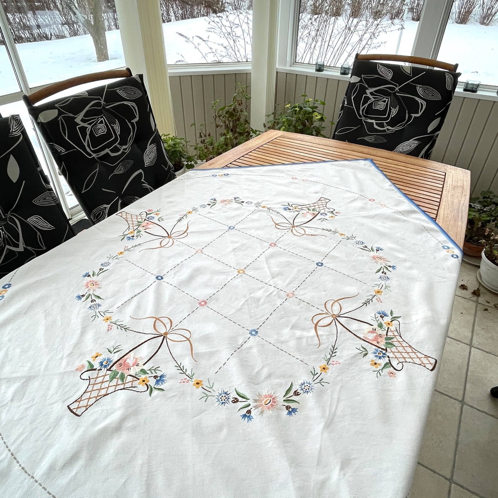 SWEDISH EMBROIDERED TABLECLOTH / Vintage Cloth / Cottage Country ...