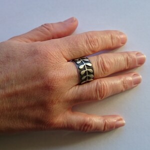 Flower Stem Ring - Etsy