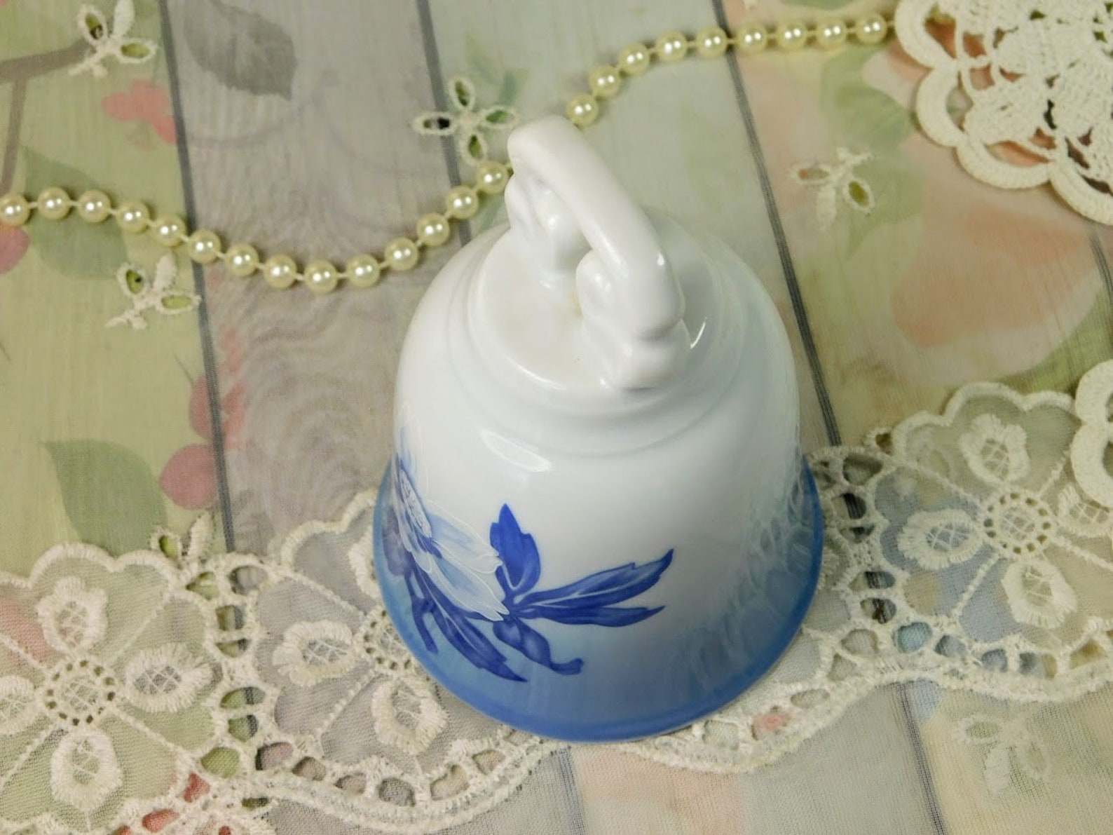 Little Porcelain Bell From the Danbury Mint Small Ceramic - Etsy