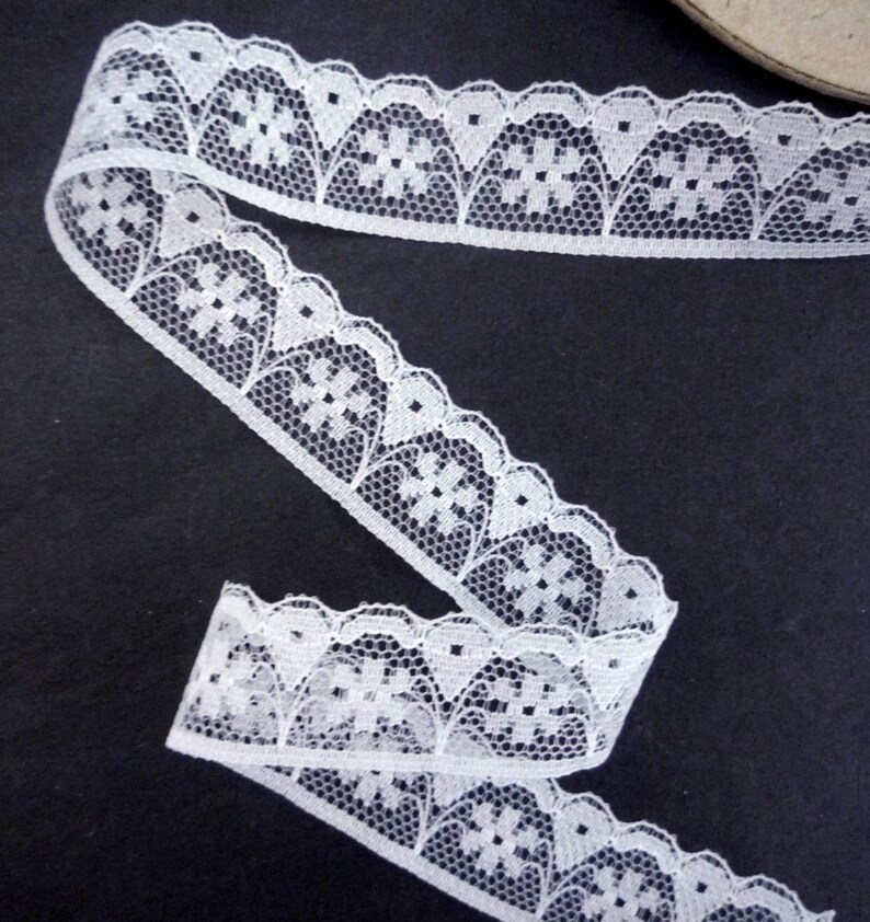 3/4 Inch / 20mm Wide - 5 Yds - 20 Yds White Scalloped Polyester Lace ...