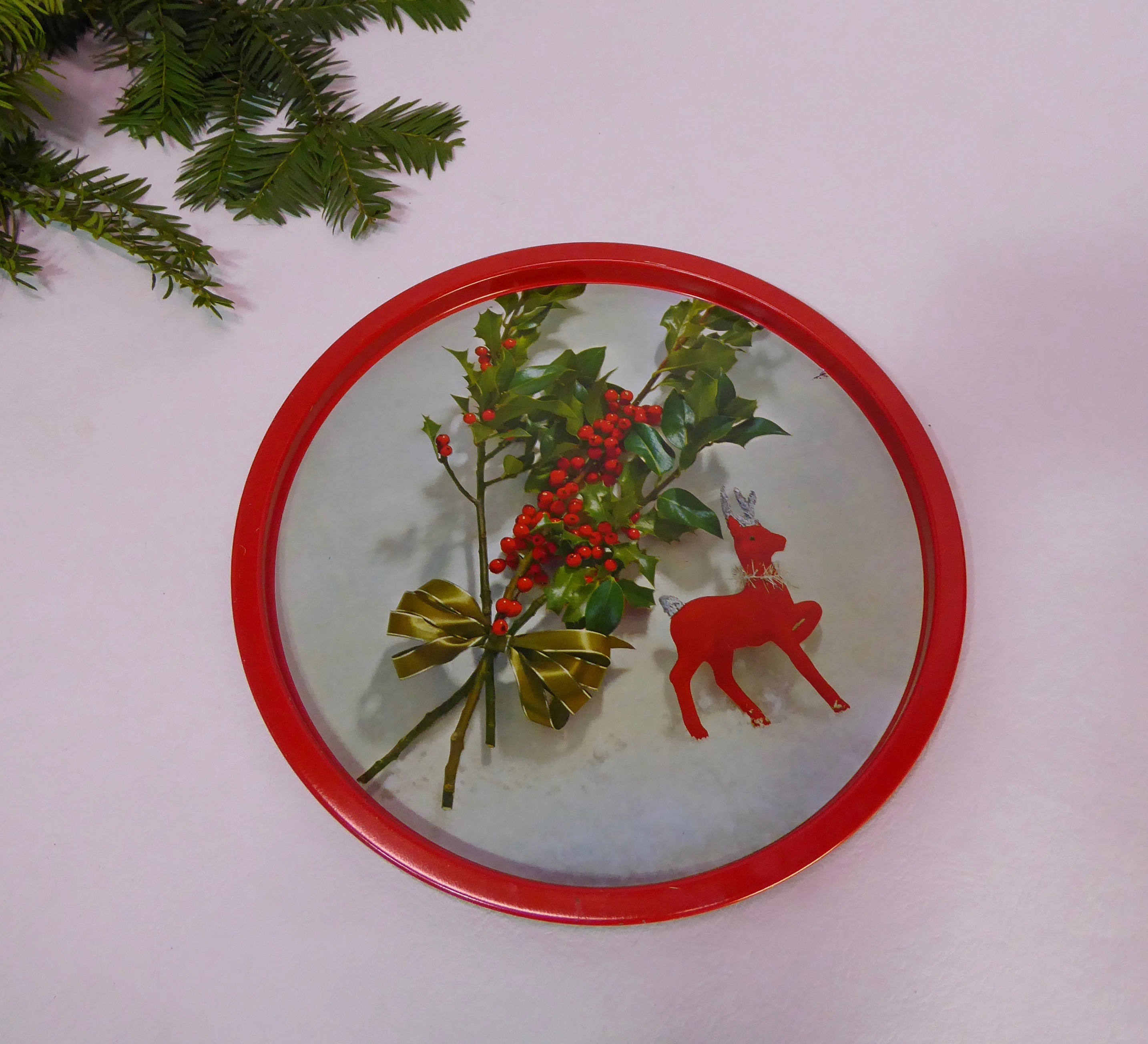 Christmas tray vintage metal. Reindeer. Sheet of mistletoe. Holly ...