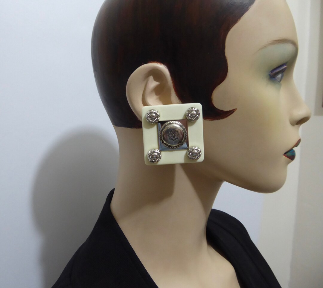 Square Ear Clip in White Resin and Chrome Metal. Kien. 1980. - Etsy