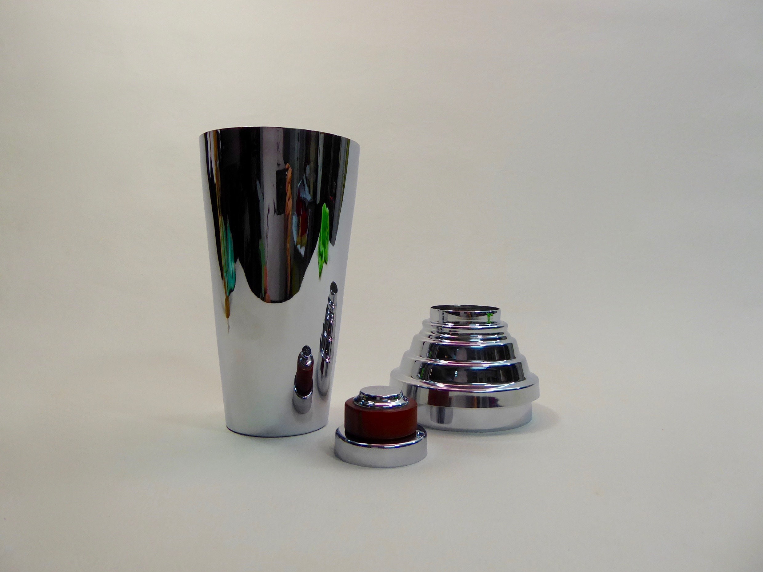 Cocktail shaker. Chrome. Zebra caramel bakelite. GLO-Hill. Made in ...