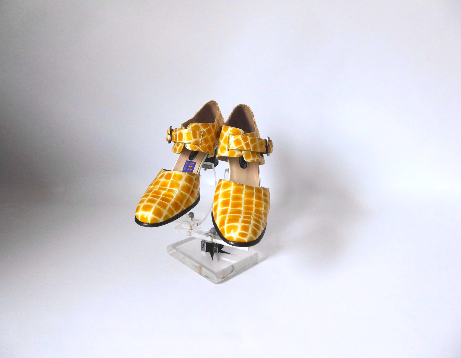 Vintage Patent Leather Shoe. 1970s Pump. Minos Shoes - Etsy