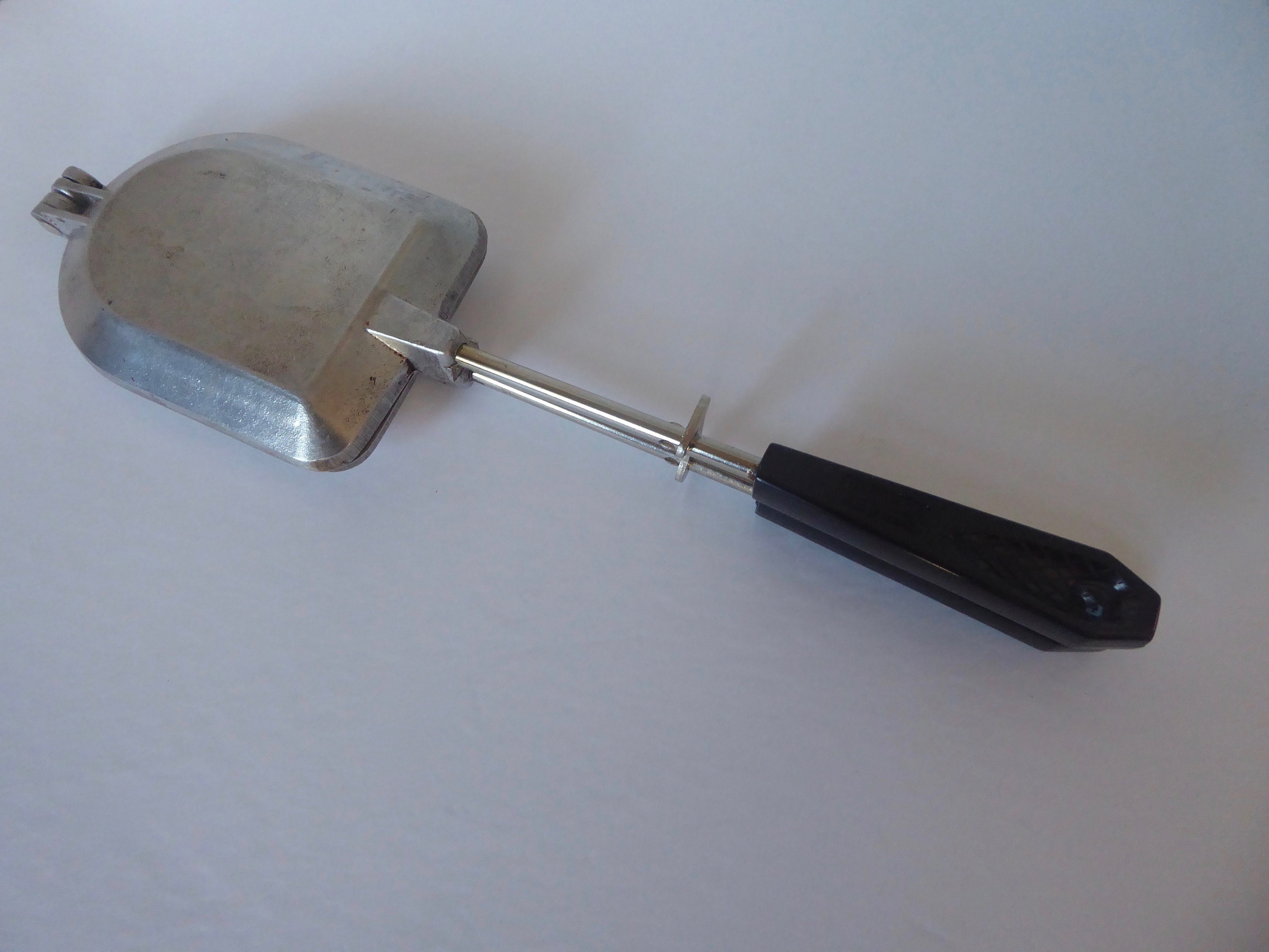 Croque vintage gentleman. Waffle iron. Toaster. Shell pattern. SEFAMA ...