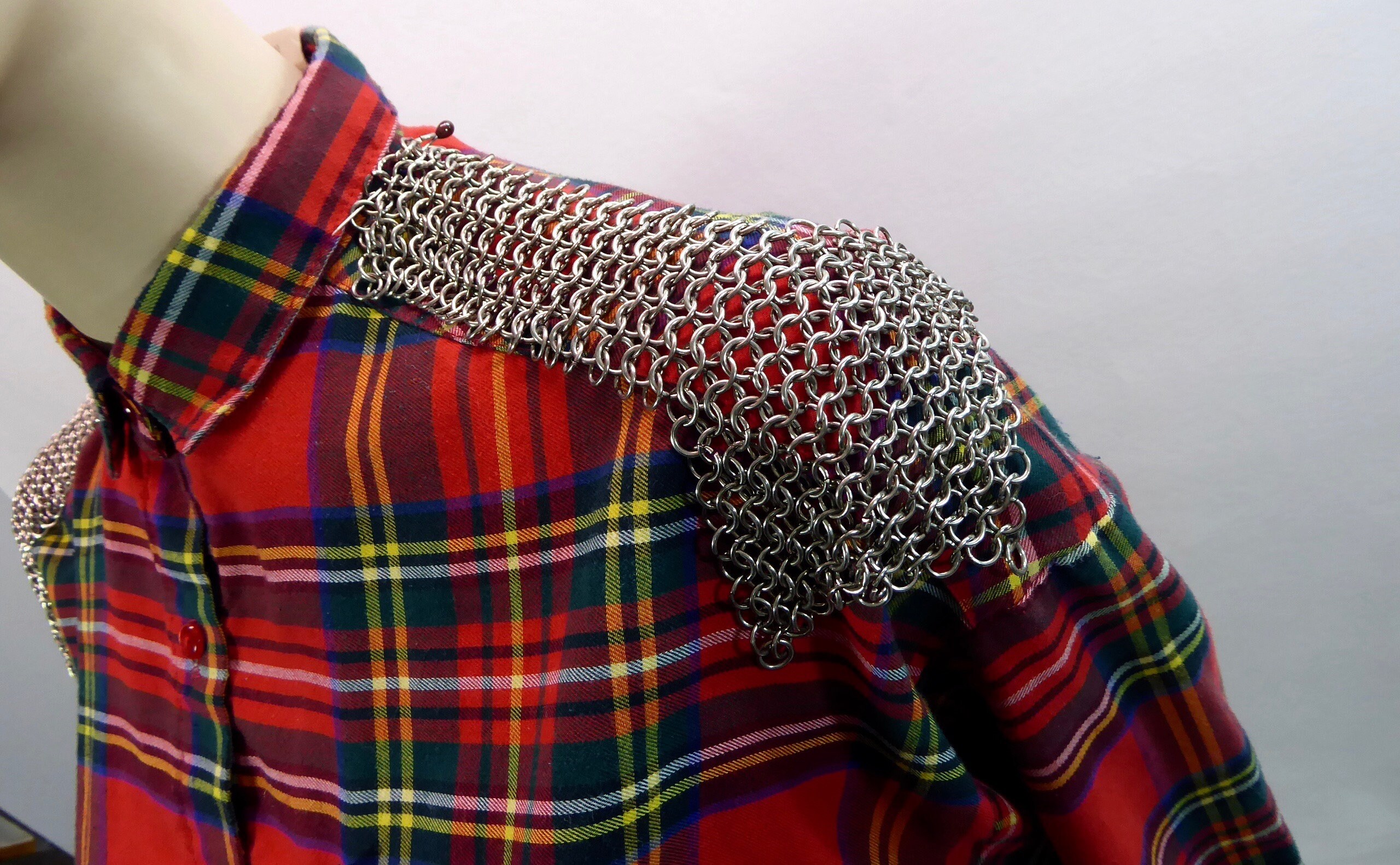 Shoulder pads chainmail mesh and badge. Royal Canadian Dragoons ...