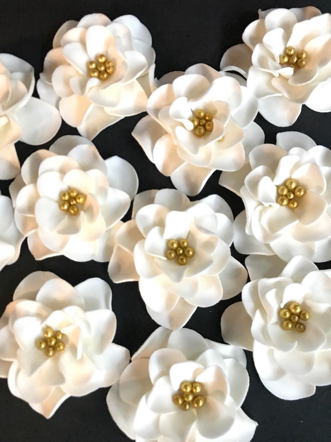 White Fondant Flowers 12 Vintage White Gold Edible Flowers Cupcake ...