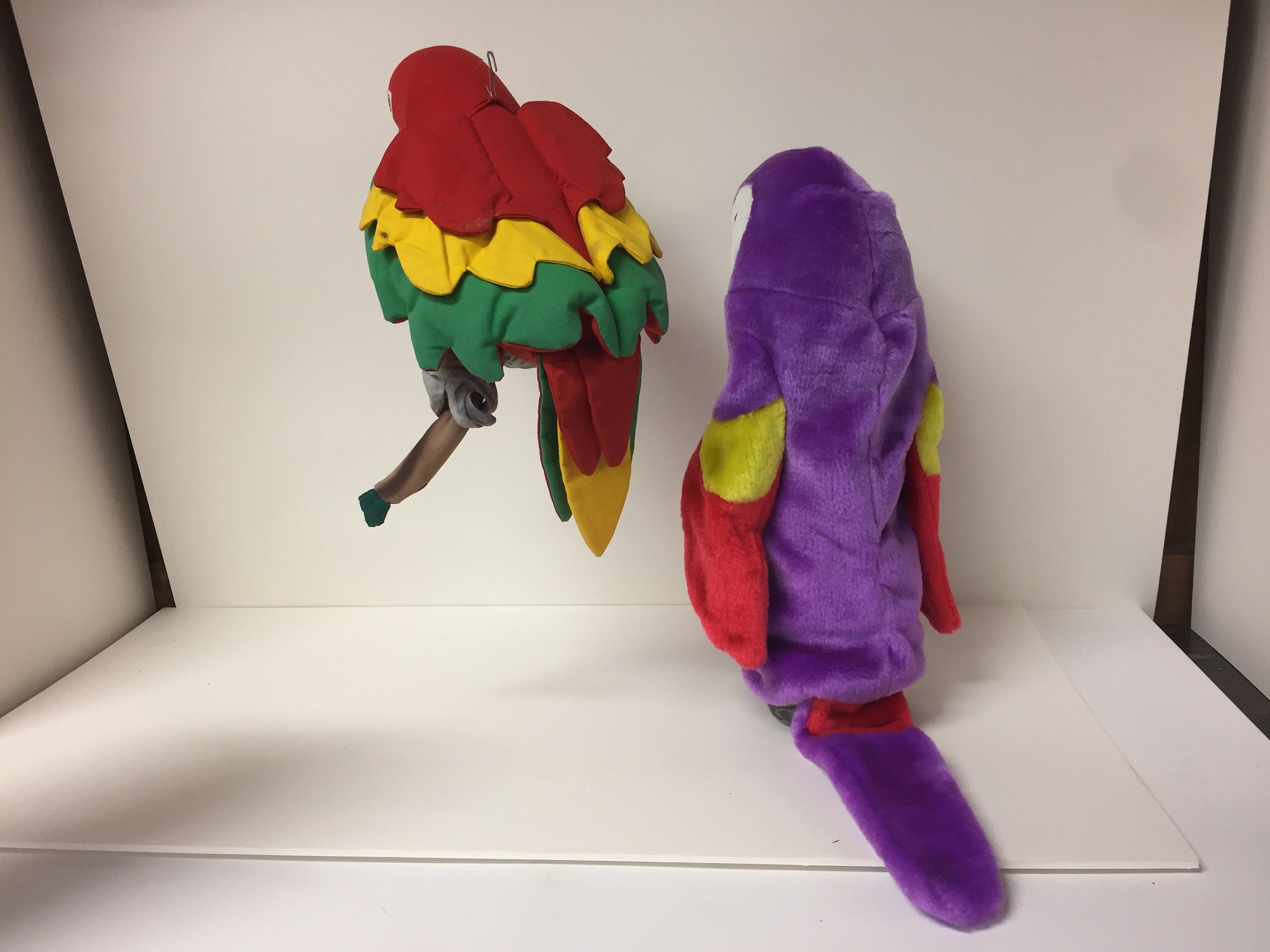 Toucan puppet and hanging parrot - Etsy.de