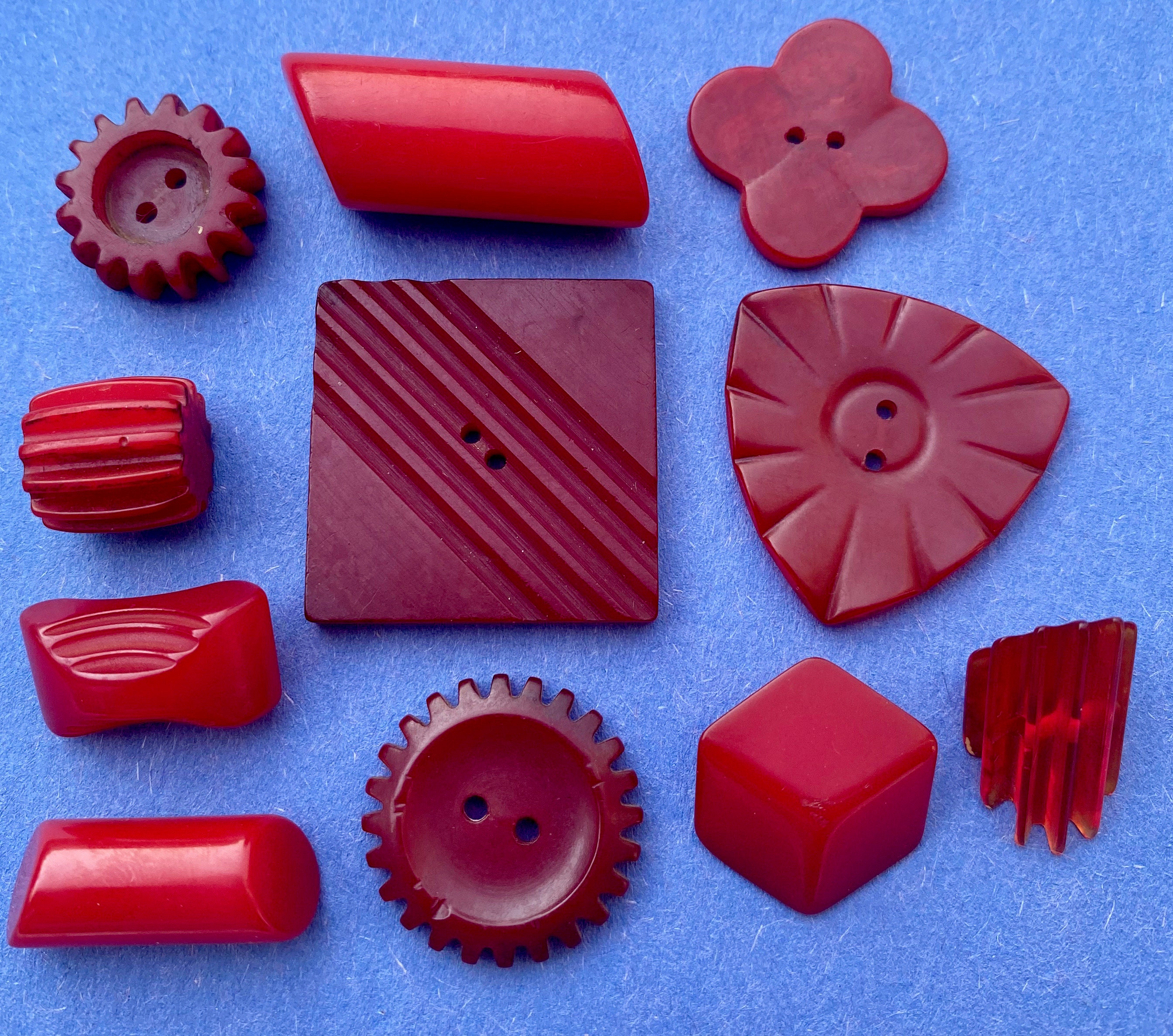 11 VINTAGE RED BAKELITE Buttons - Etsy