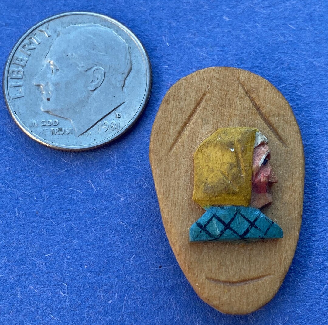 VINTAGE HANDCARVED Woman HEAD Button - Etsy