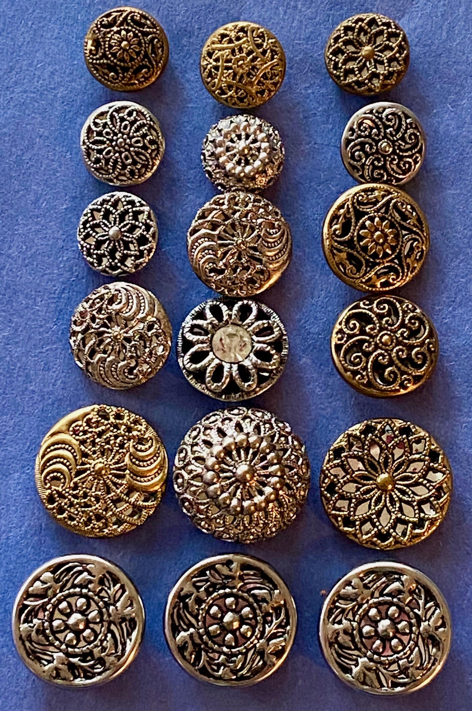 18 VINTAGE TWINKLE BUTTONS - Etsy