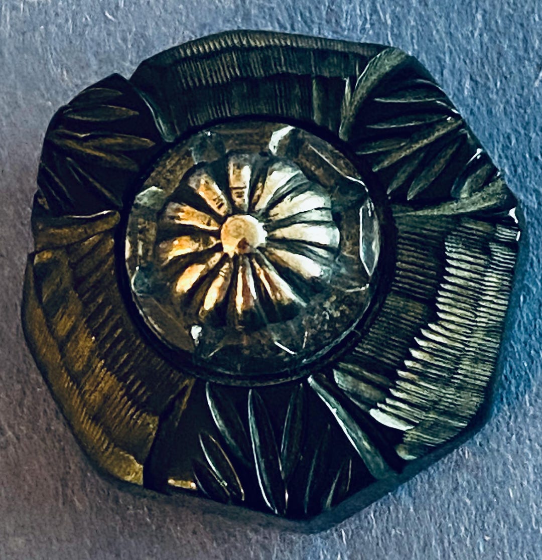 VINTAGE CARVED BAKELITE Button - Etsy
