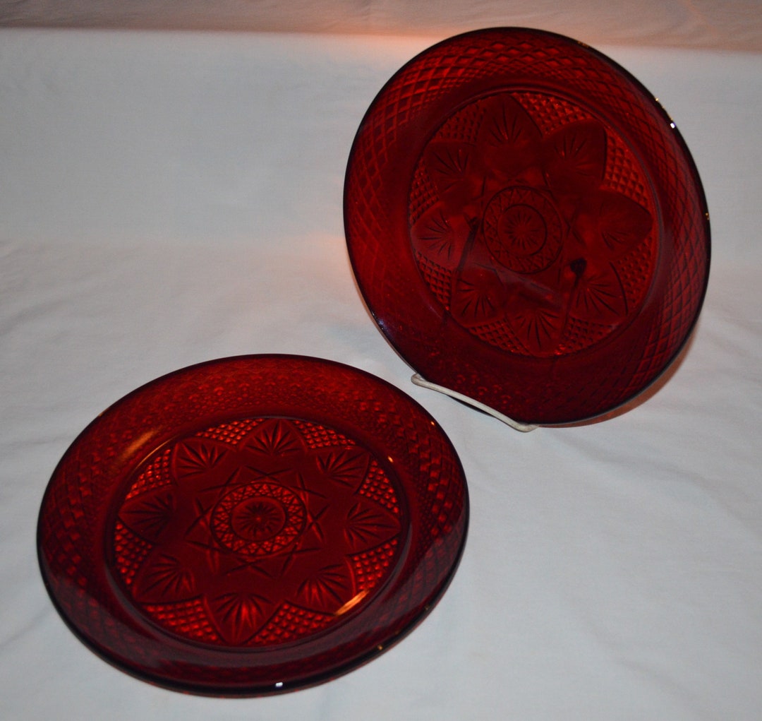 SET of 2 Ruby Red 10 Inch Pressed Glass Dinner Plates Luminarc - Etsy