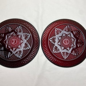 SET of 2 Ruby Red 10 Pressed Glass Dinner Plates Luminarc Cristal ...