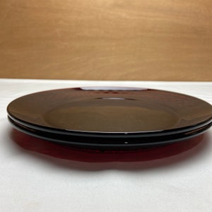 SET of 2 Ruby Red 10 Pressed Glass Dinner Plates Luminarc Cristal ...