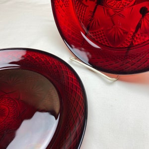 SET of 2 Ruby Red 10 Pressed Glass Dinner Plates Luminarc Cristal ...