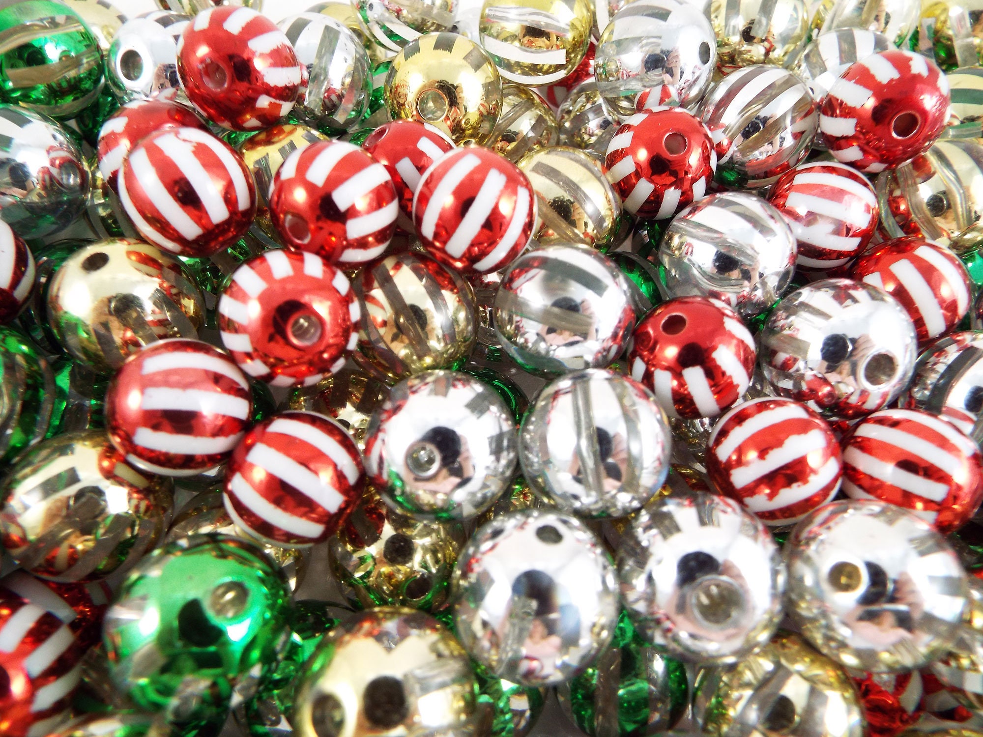 Bulk Lot SCRATCH AND DENT Acrylic Christmas Striped Round Beads Green ...