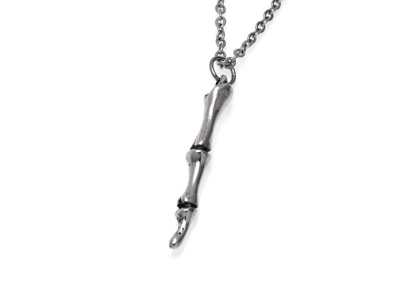 Phalanx Finger Bone Pendant Necklace in Polished Pewter - Etsy Sweden