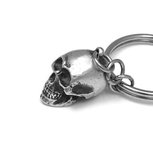 Human Skull Keychain, Handmade Metal Cranium Charm in Pewter - Etsy