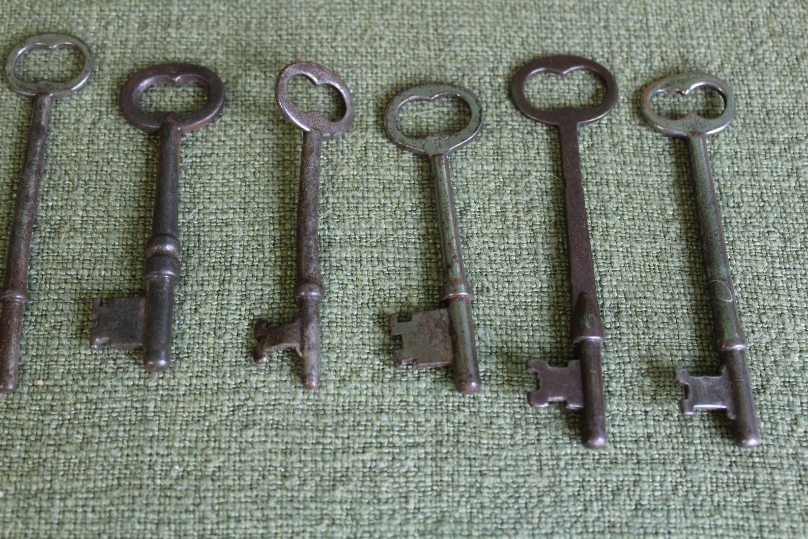 Rustic Skeleton Keys Set of Seven 7 Keys Rustic Décor and Craft Supply ...