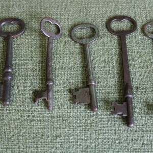 Rustic Skeleton Keys Set of Seven 7 Keys Rustic Décor and Craft Supply ...