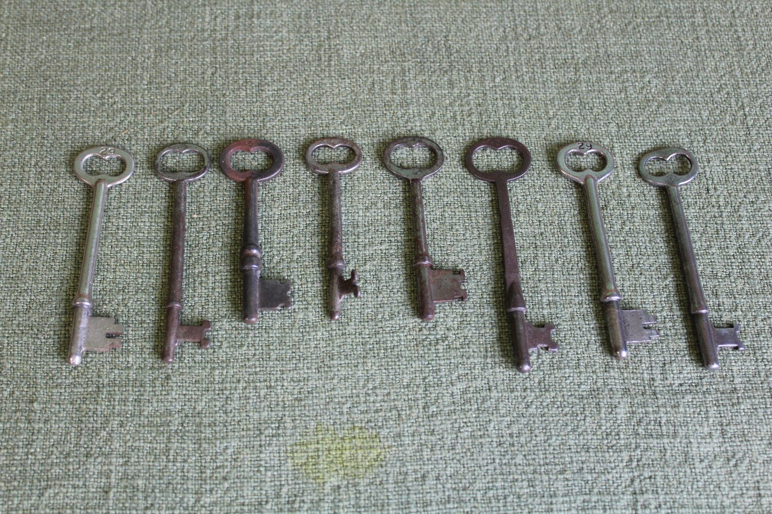 Rustic Skeleton Keys Set of Seven 7 Keys Rustic Décor and Craft Supply ...