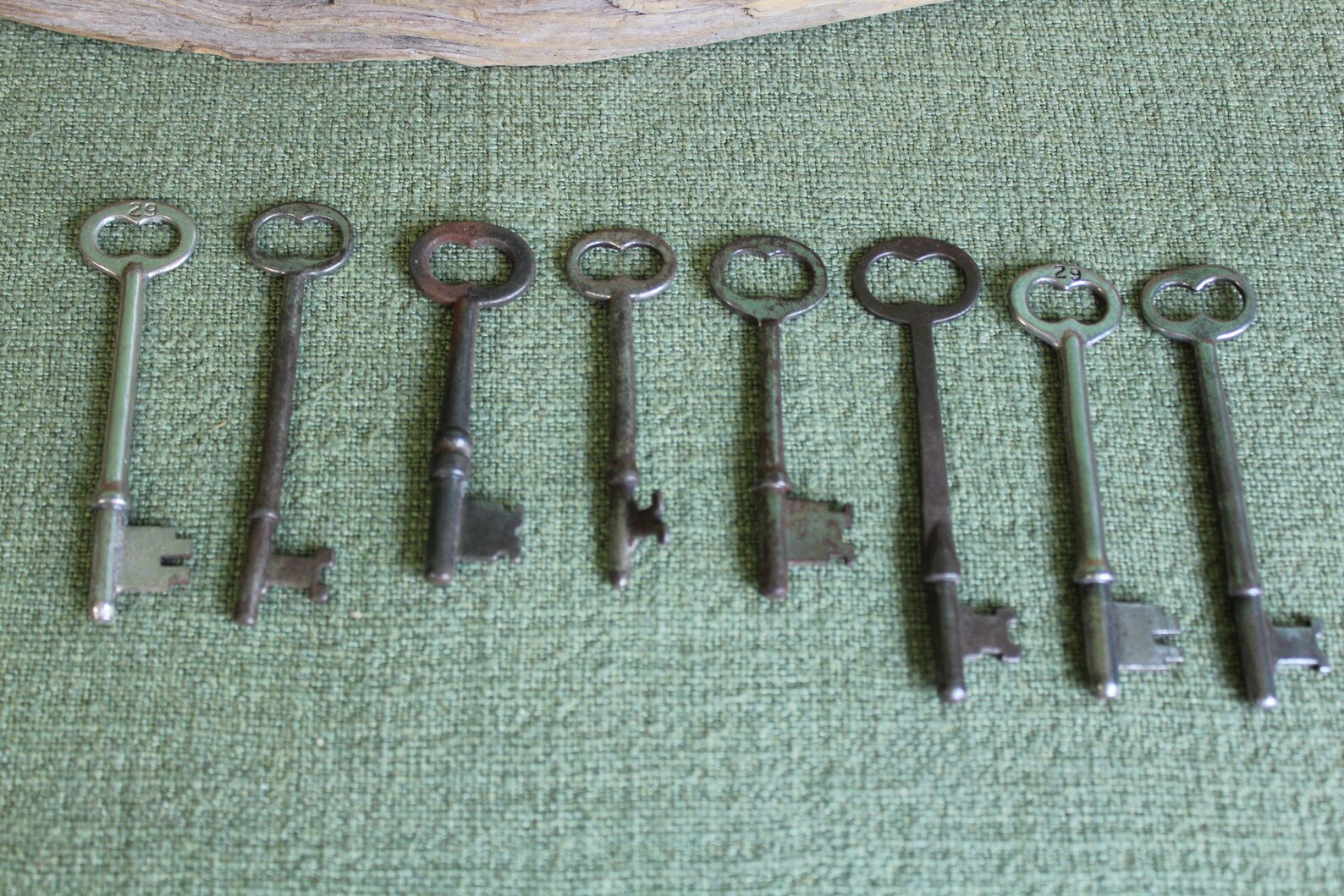 Rustic Skeleton Keys Set of Seven 7 Keys Rustic Décor and Craft Supply ...