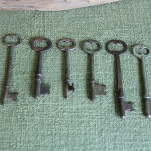 Rustic Skeleton Keys Set of Seven 7 Keys Rustic Décor and Craft Supply ...