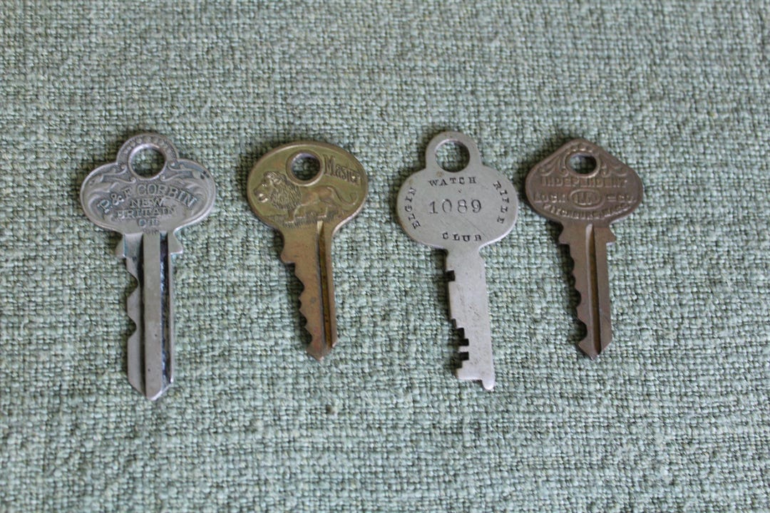Decorative Keys Set of Four (4) Vintage Locks and Keys Craft Supplies ...
