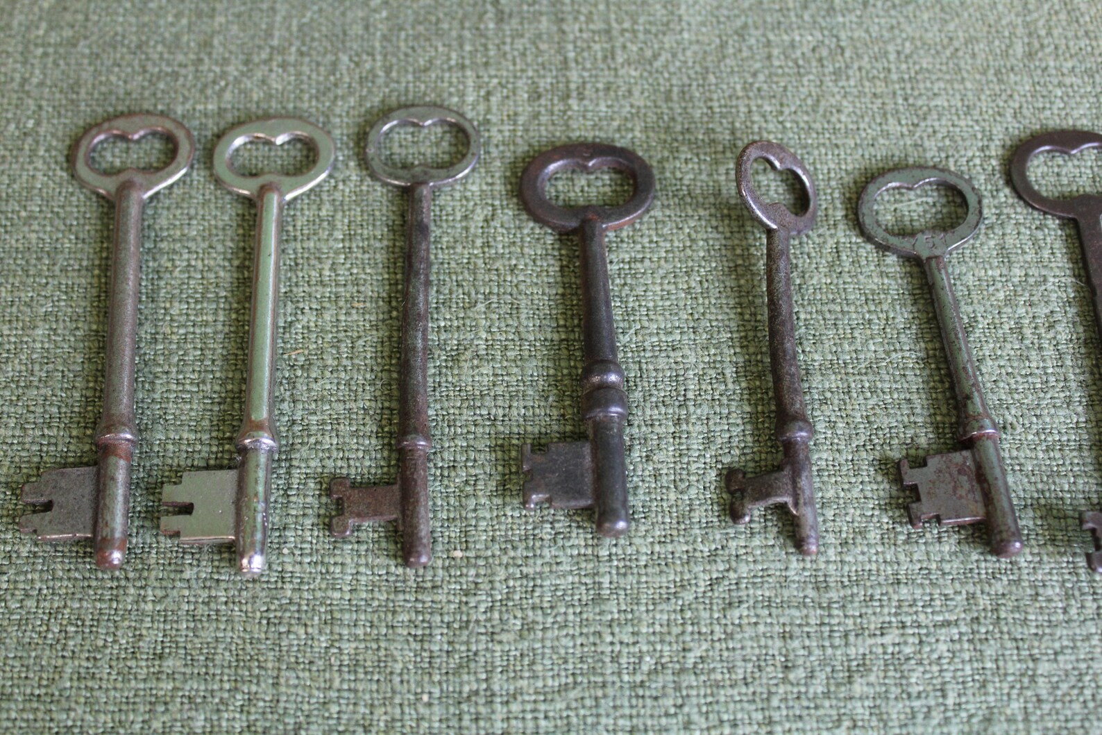 Rustic Skeleton Keys Set of Seven 7 Keys Rustic Décor and Craft Supply ...