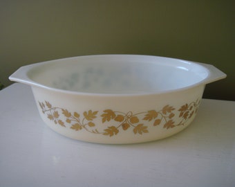 Vintage Pyrex Mid Century 2 1/2qt. Pyrex Golden Acorn Oval Covered ...