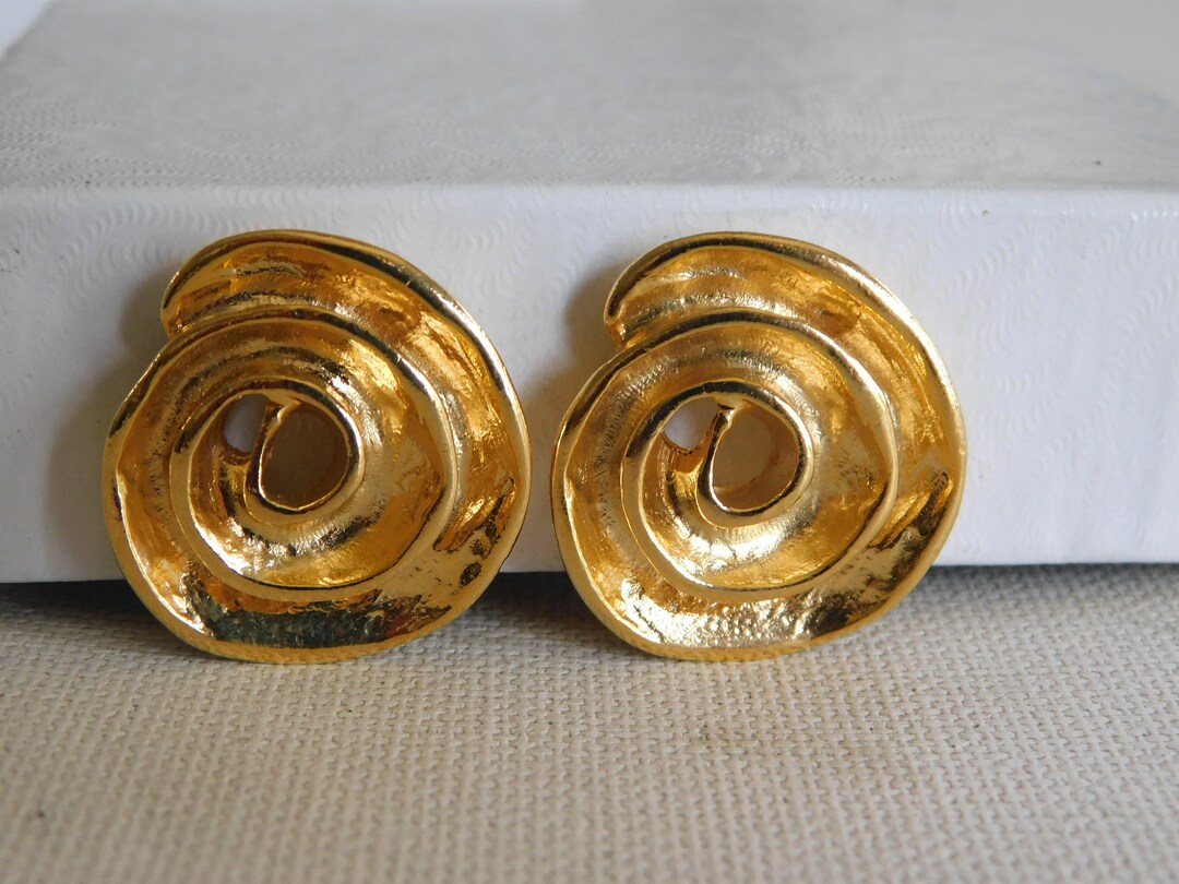 Matte Gold Round Spiral Casual Corner Clip on Earrings - Etsy