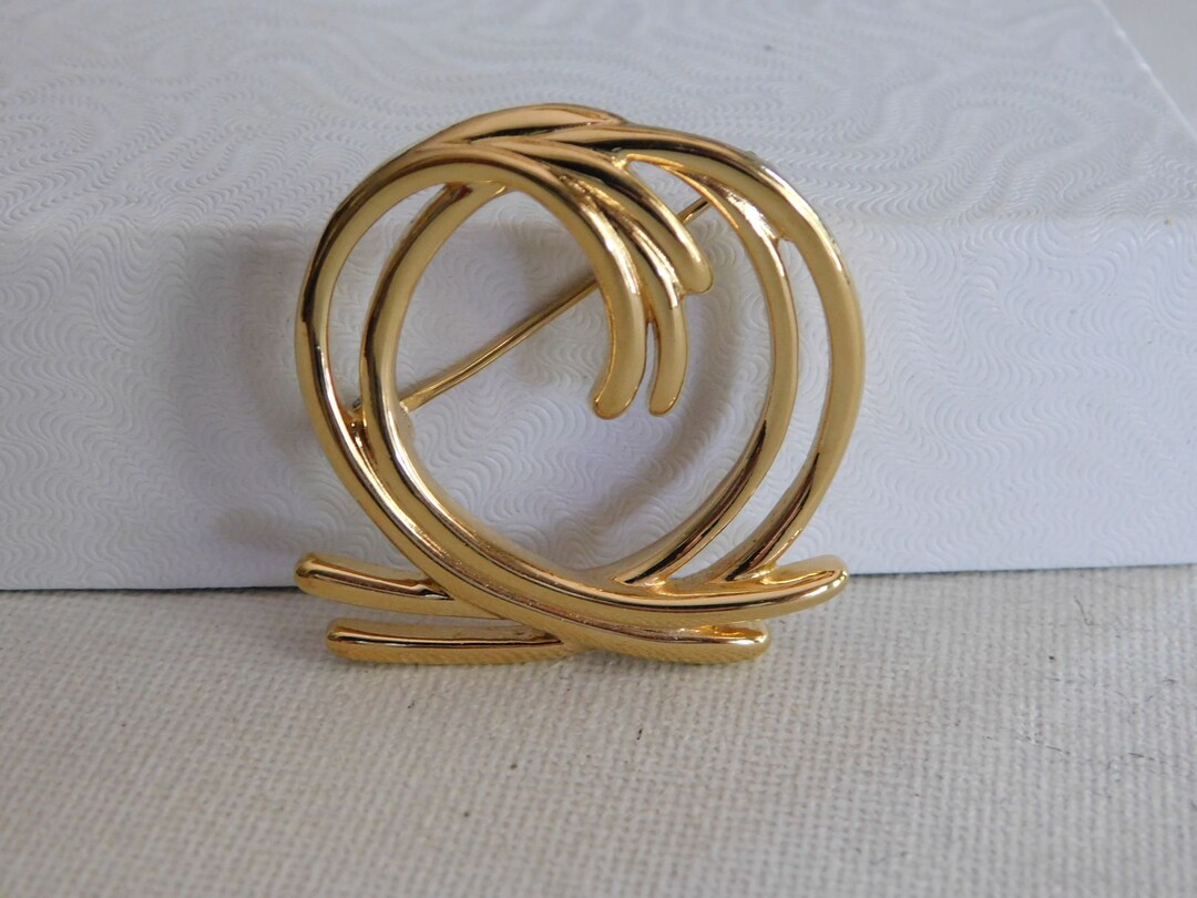 Gold Crown Trifari Shiny Rounded Loop Circle Brooch - Etsy