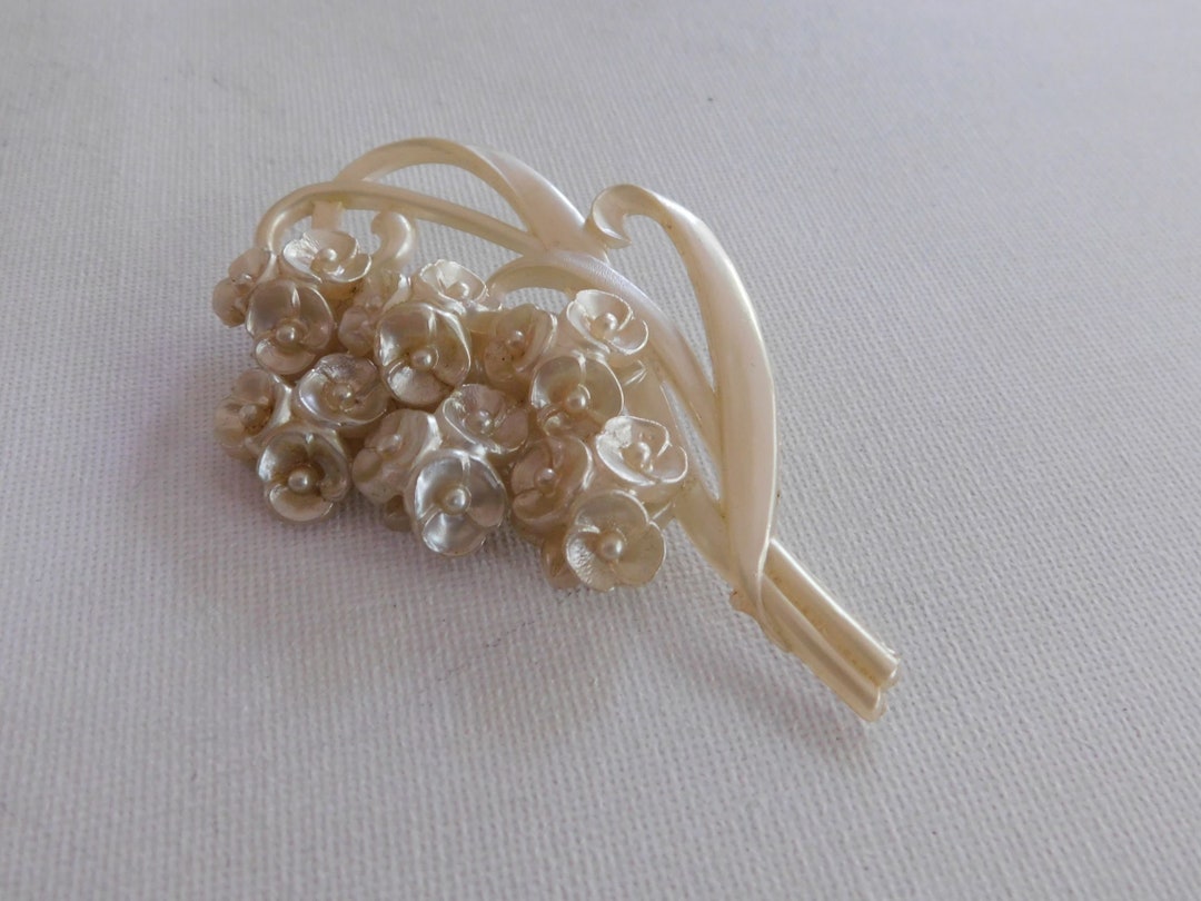 Pearlescent Plastic Bundle of Flowers Brooch Pin - Etsy
