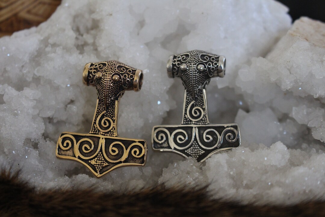 Skåne Raven Mjolnir - Etsy