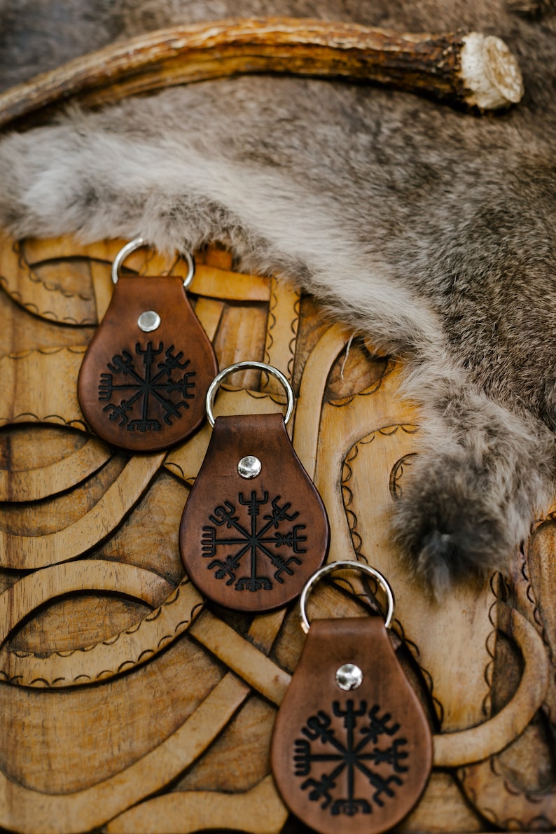 Vegvisir Icelandic Compass Keychain - Etsy