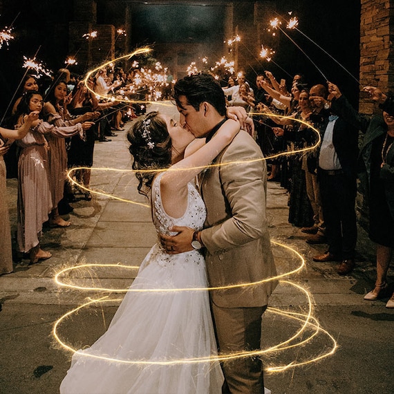 Wedding sparklers canada | Honestweddingadvice.com