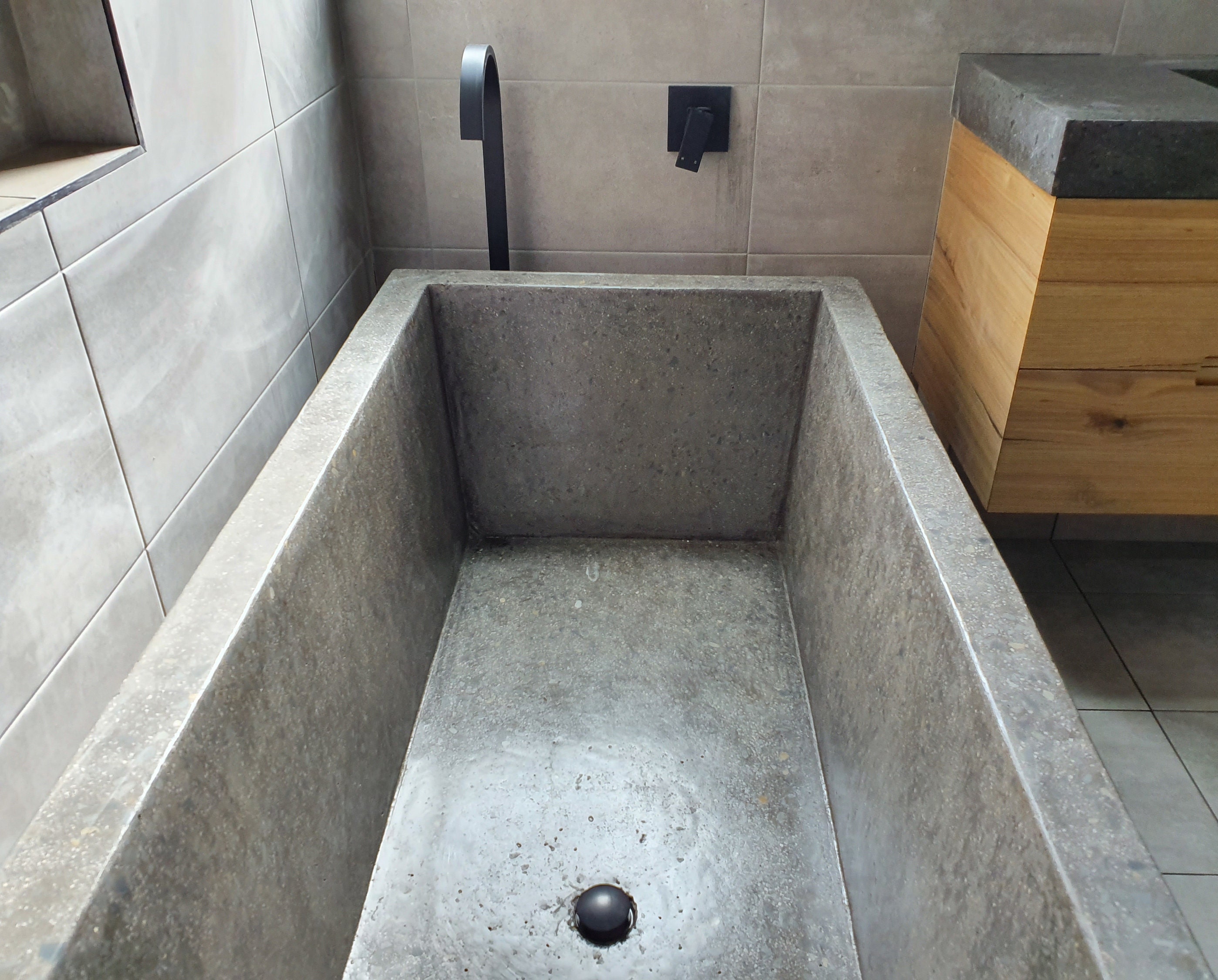 Concrete Bath, Custom Freestanding Bath. Handmade 1.9m Large Polished ...