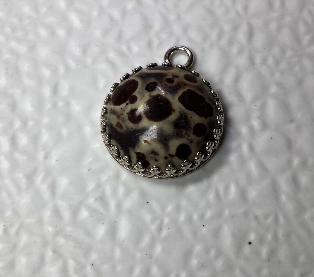 This Pendant is Made With a 16 Mm Frog Eye Agate and Set in a - Etsy