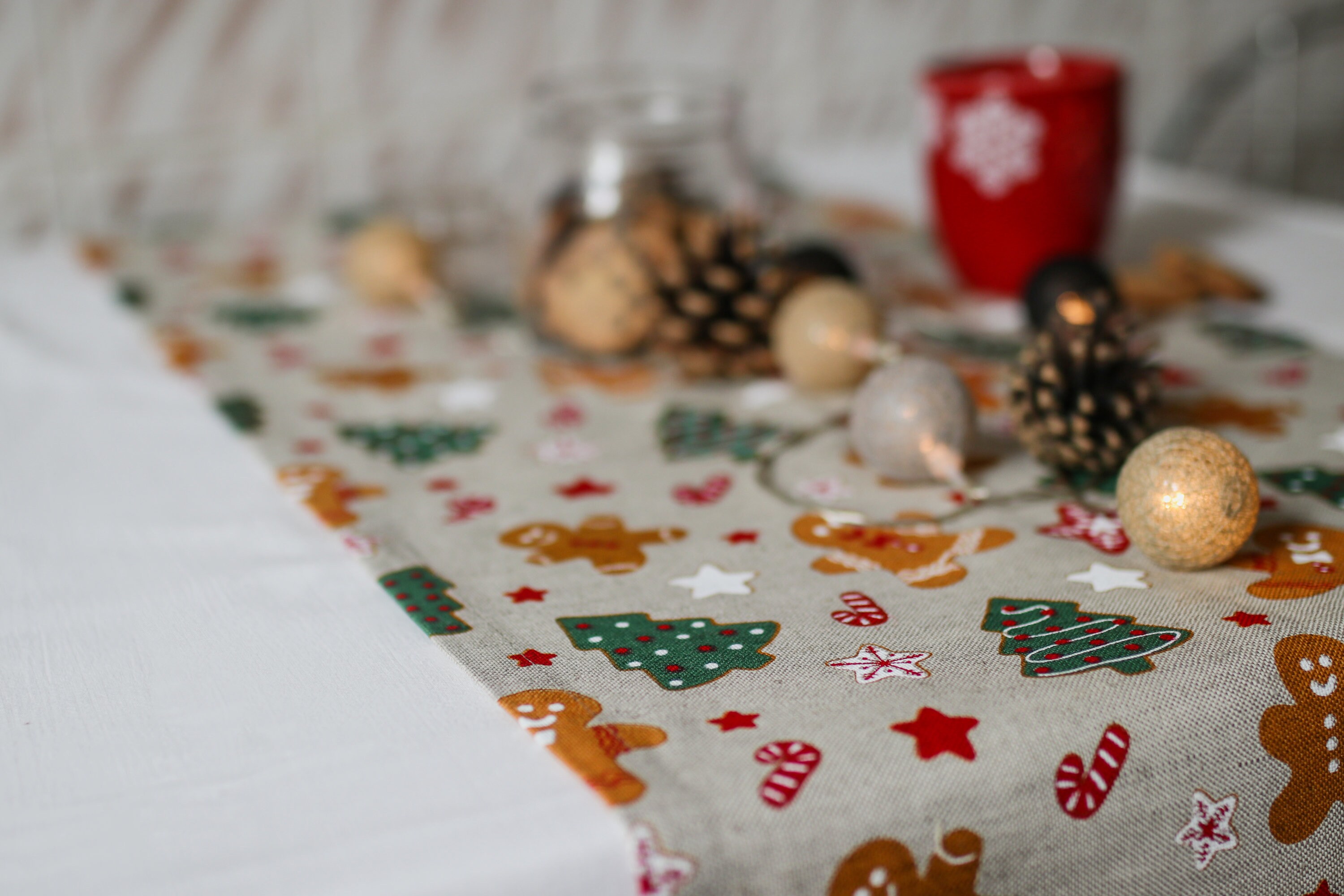 Christmas Accent Large Tablecloth, Christmas Linen Tablecloths ...