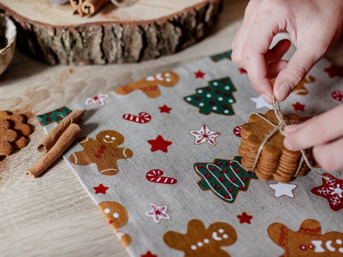 Christmas Accent Large Tablecloth, Christmas Linen Tablecloths ...