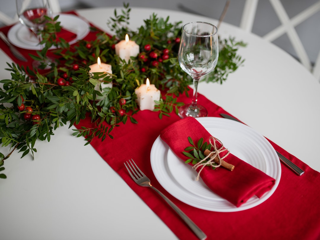 Red Christmas Table Linen Napkins. Festive Xmas Table Cloth Napkin ...