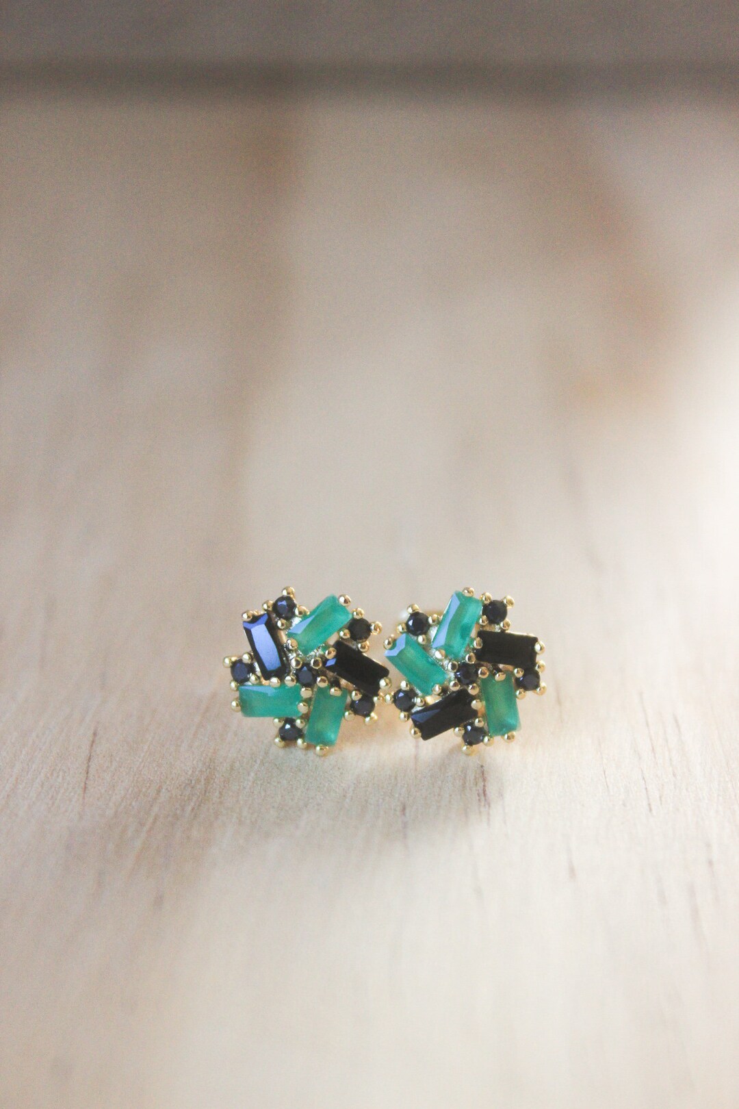 Flower Gold Gemstone Stud Earrings, Onyx & Green Garnet - Etsy