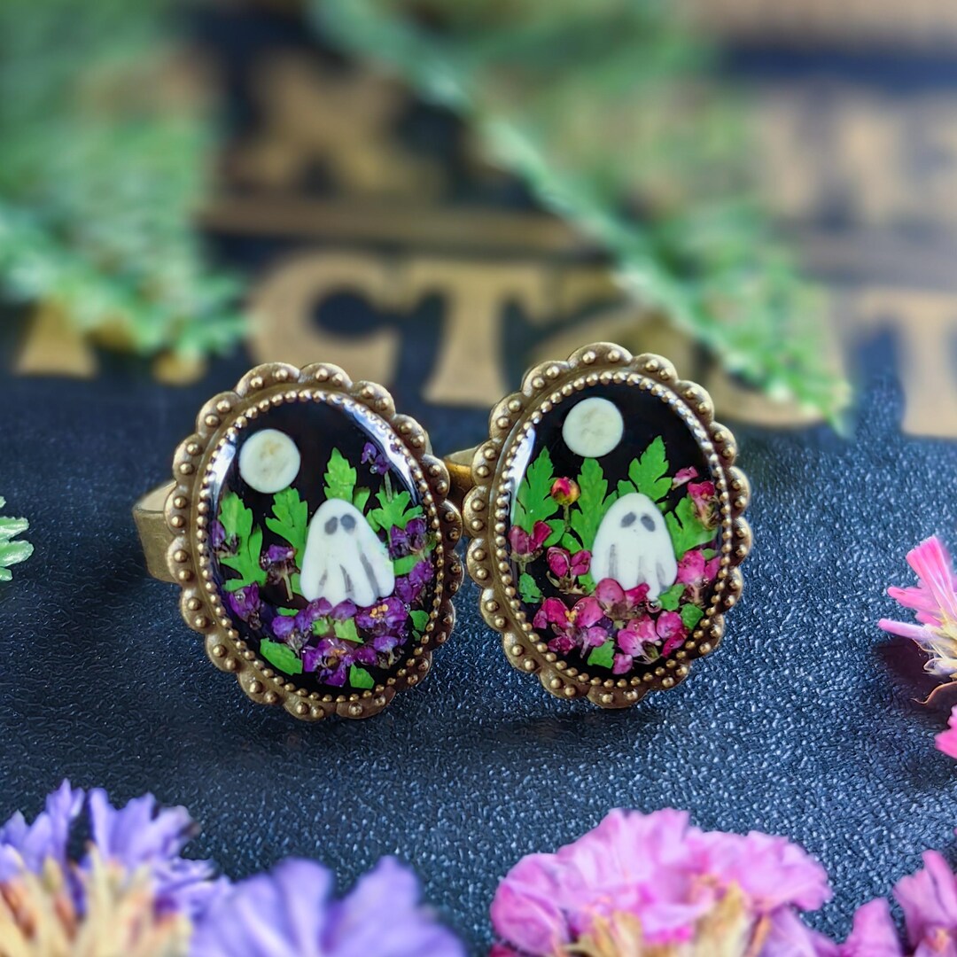 Cute Ghost Ring With Real Flowers and Fern Birthday Gift for Goth Girl ...